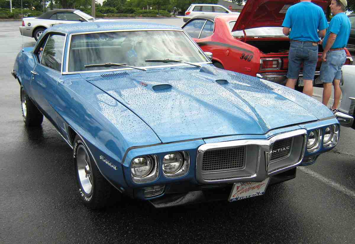 1969 Pontiac Firebird 400 Coupe vs 1969 Dodge Charger R/T-SE – Gold Eagle